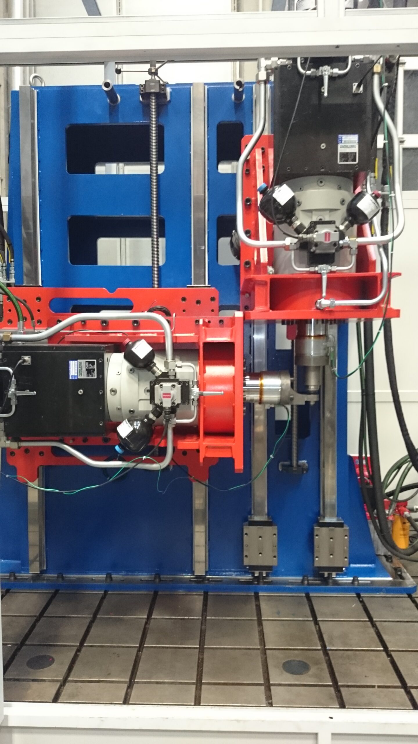 Universal Loading Rig - Professur für Fahrzeugtechnik