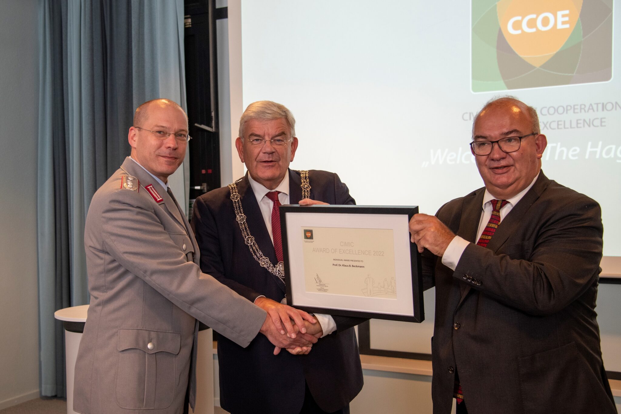 CIMIC Award of Excellence für Klaus Beckmann - Helmut-Schmidt ...