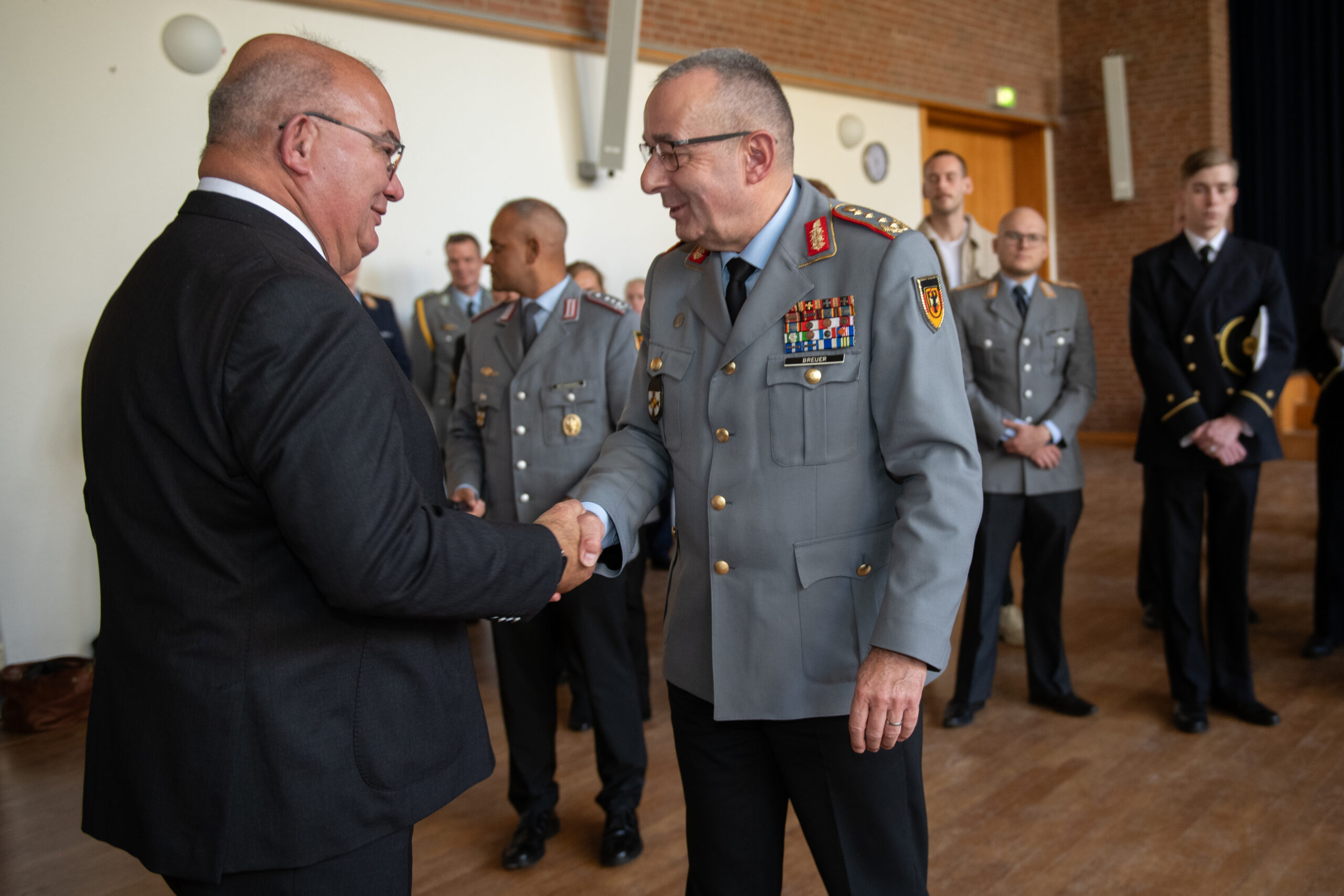 Generalinspekteur General Carsten Breuer besucht Helmut-Schmidt ...